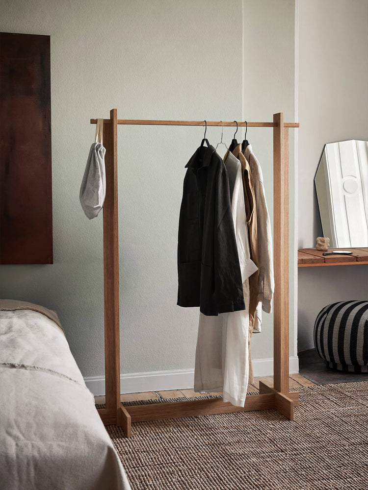 Klesstativ Bridge Clothes Rack oljet eik – OsloDeco