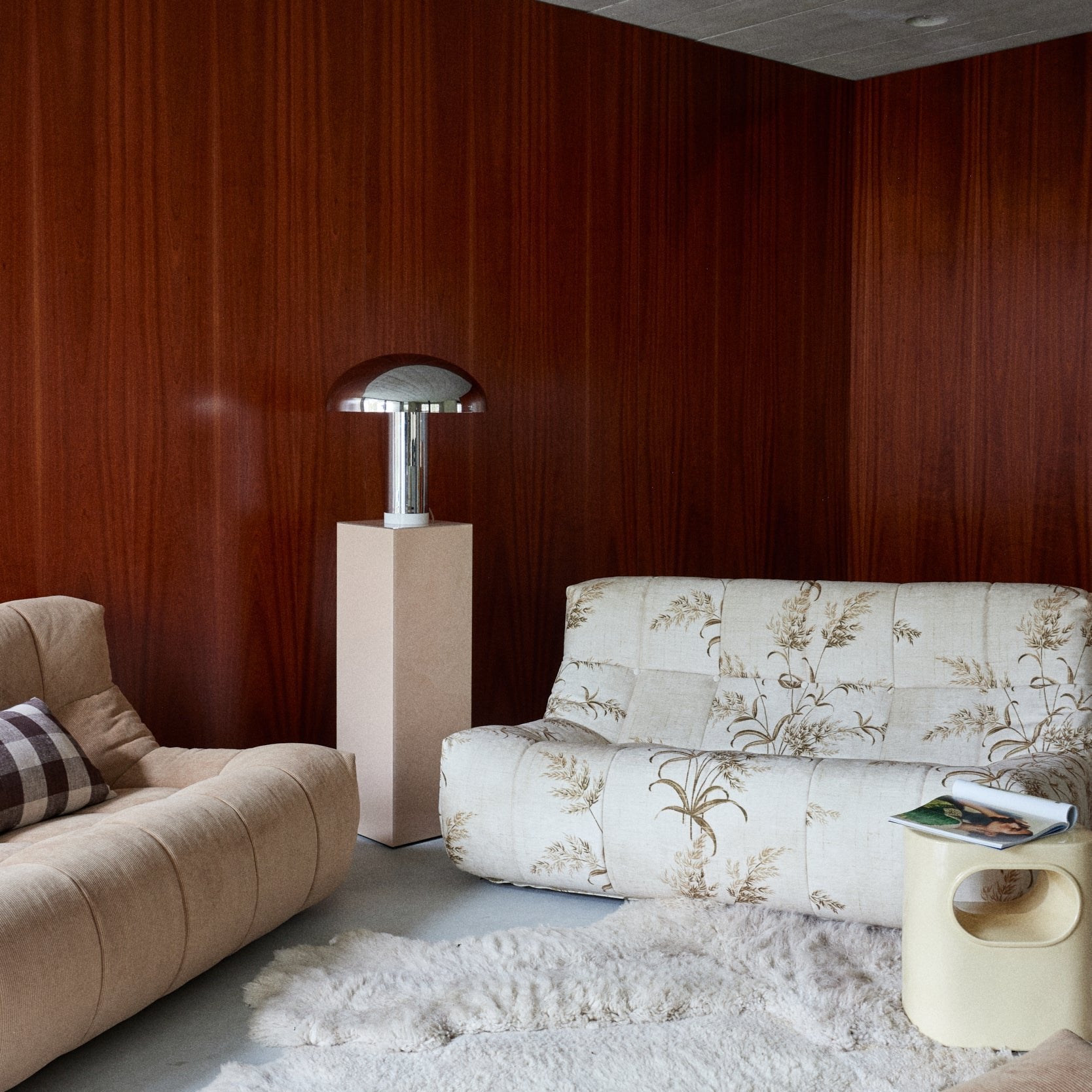 Pidestall Mirror Pillar Nude – OsloDeco