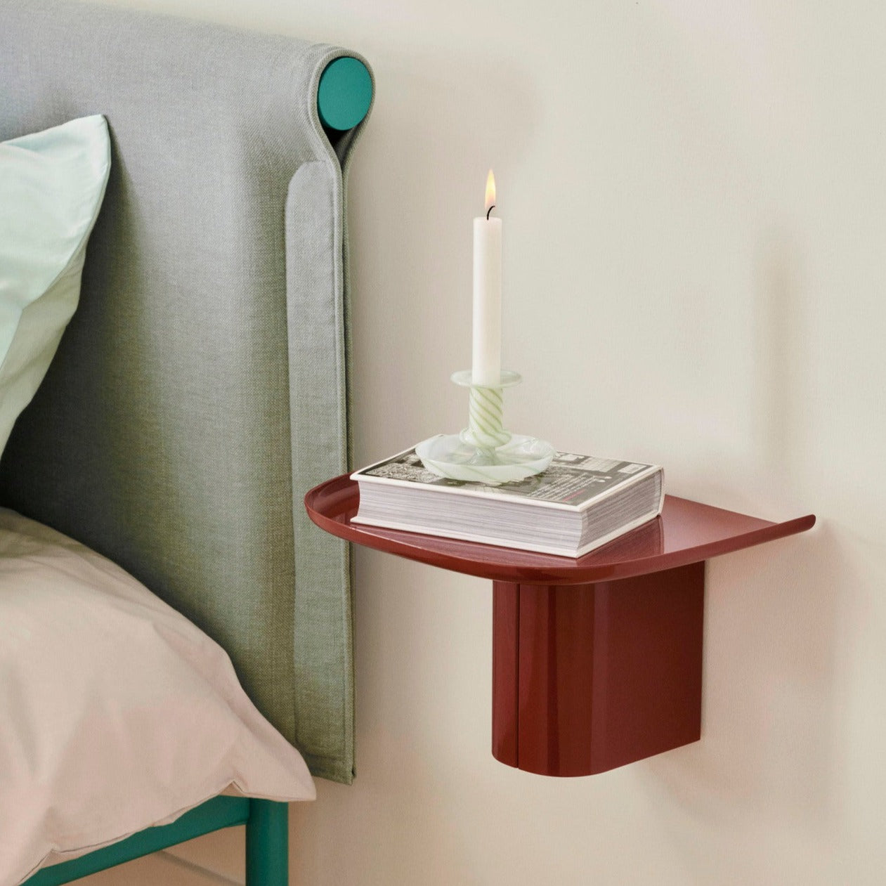 Hylle med knagg Korpus – OsloDeco